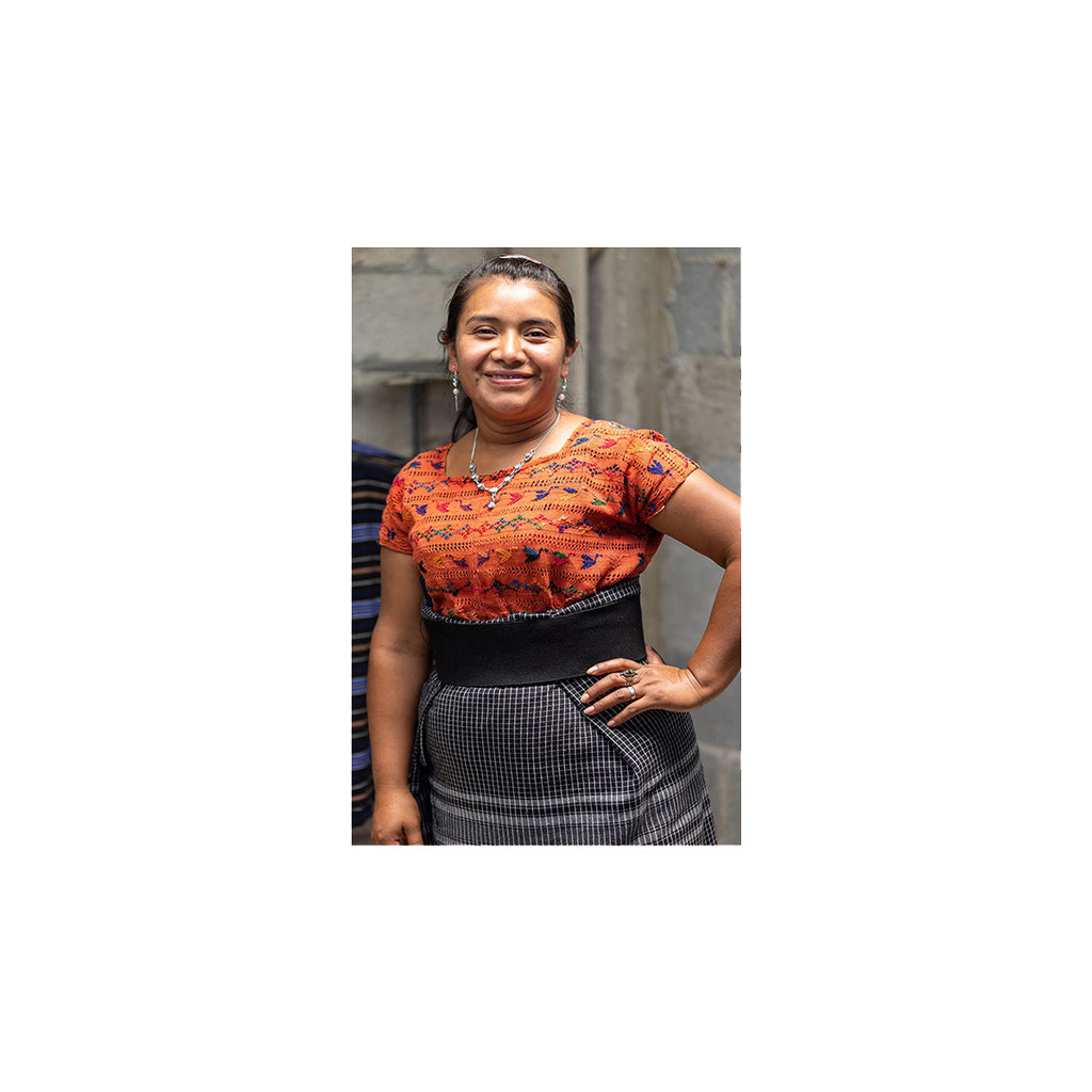 Juana Calel Yax de González – Multicolores